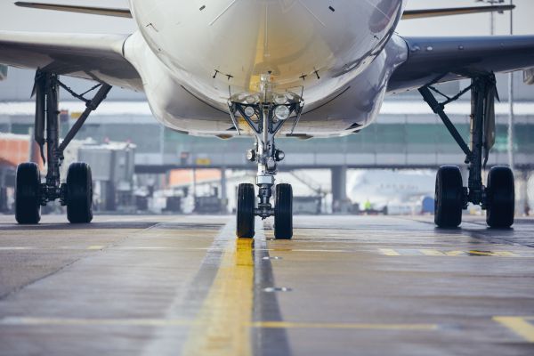 ¿Cómo funciona el tren de aterrizaje de un avión? - CITHE
