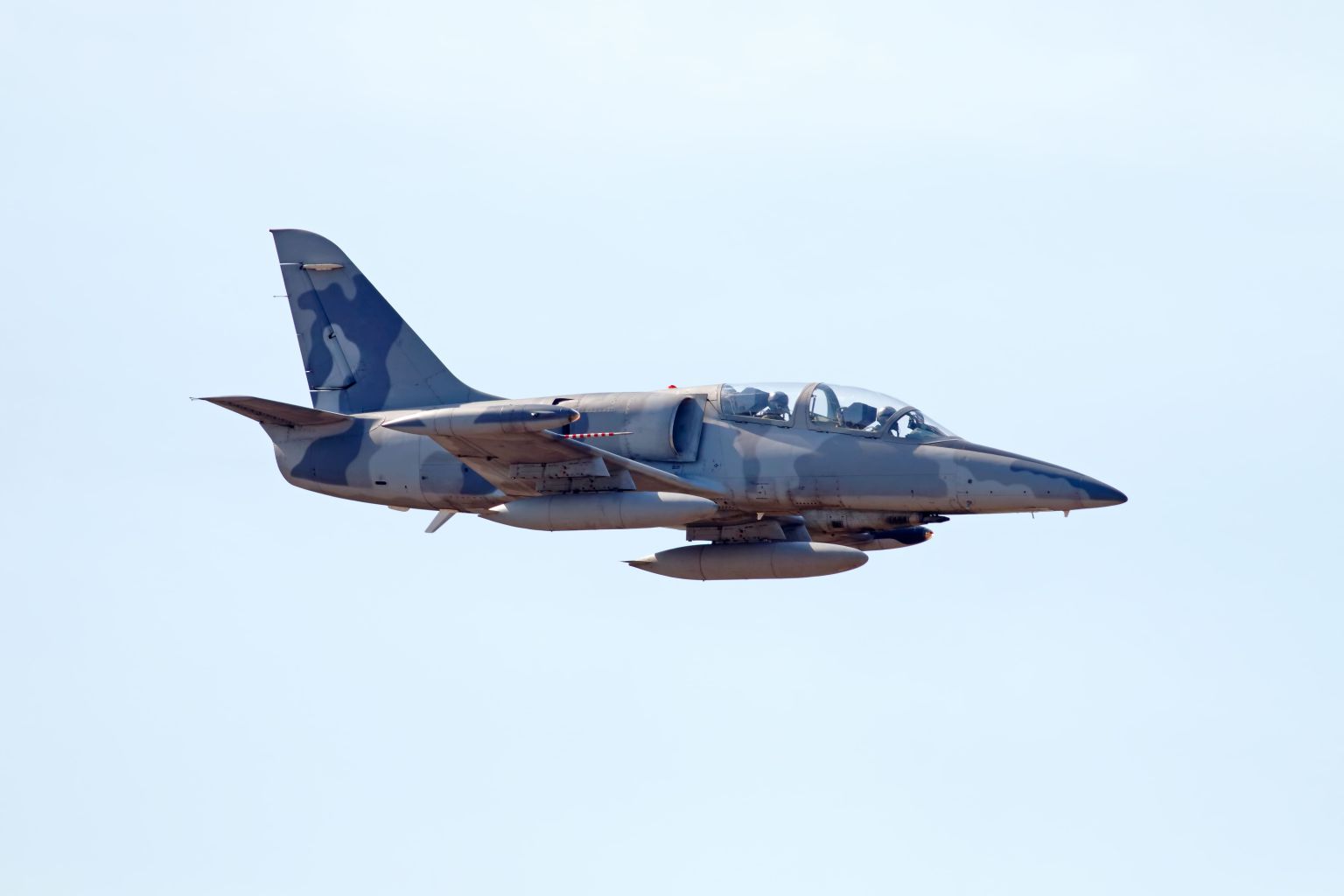 ¿Cómo se diseñan los interiores de los aviones militares? - CITHE